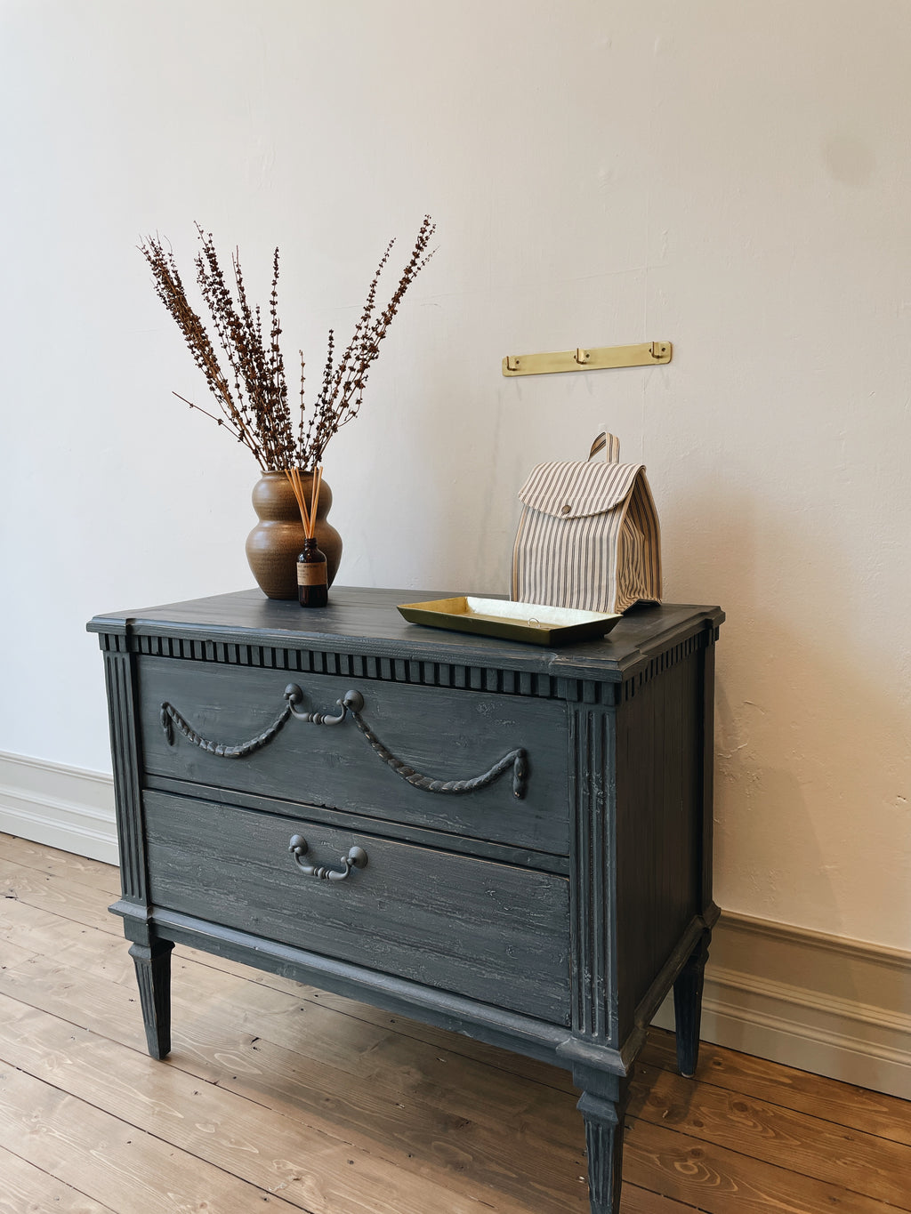 Padrill Side Table Dresser – Farmer's Daughter Homestead